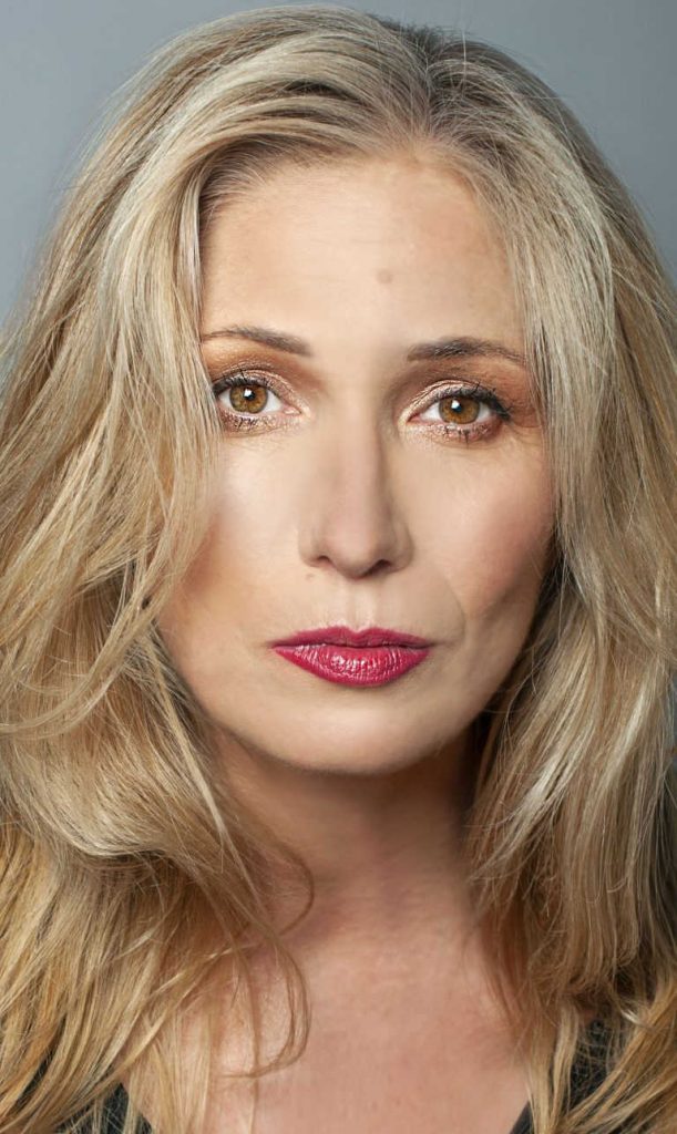 Contact - Art Meets People